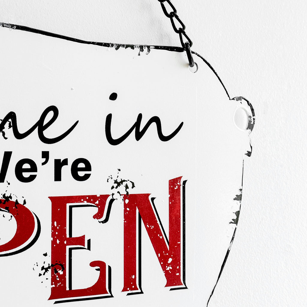 Letrero chancho metálico Open/Closed – Patioriente